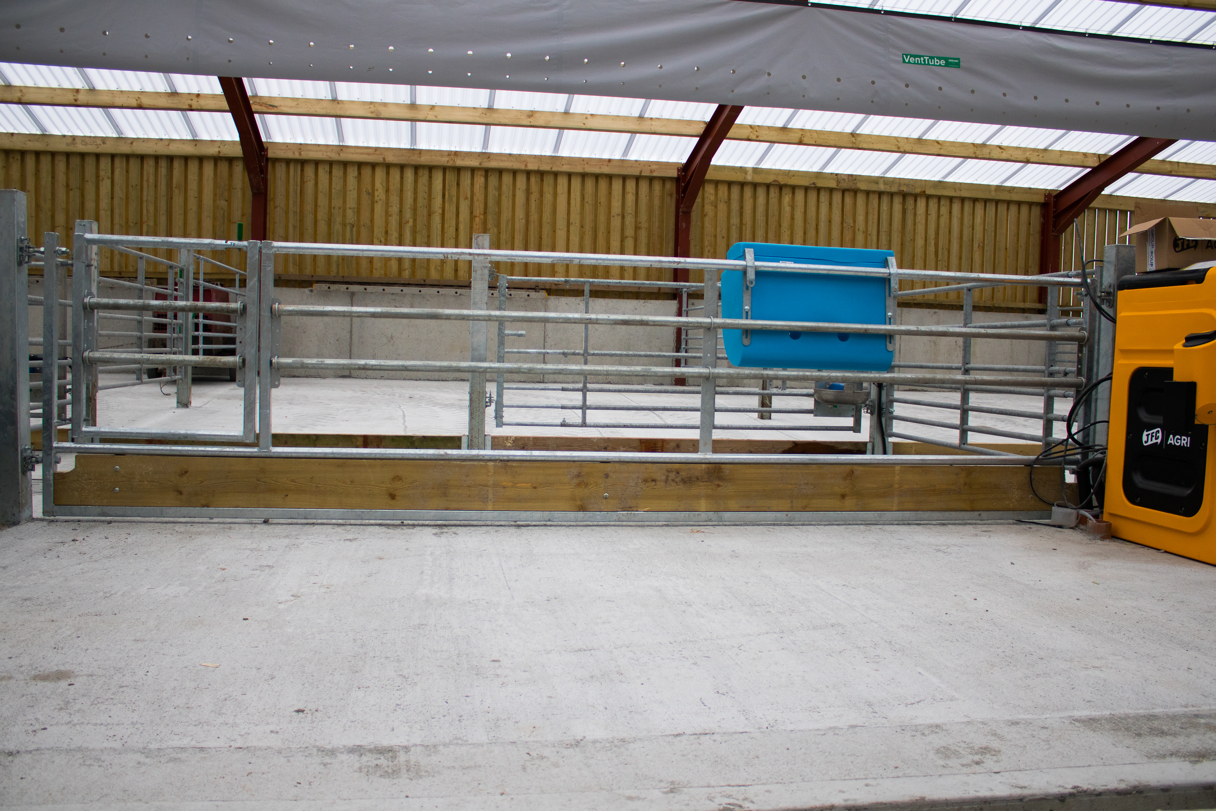 adjustable feed barrier – Ronan Kelly Farm Services